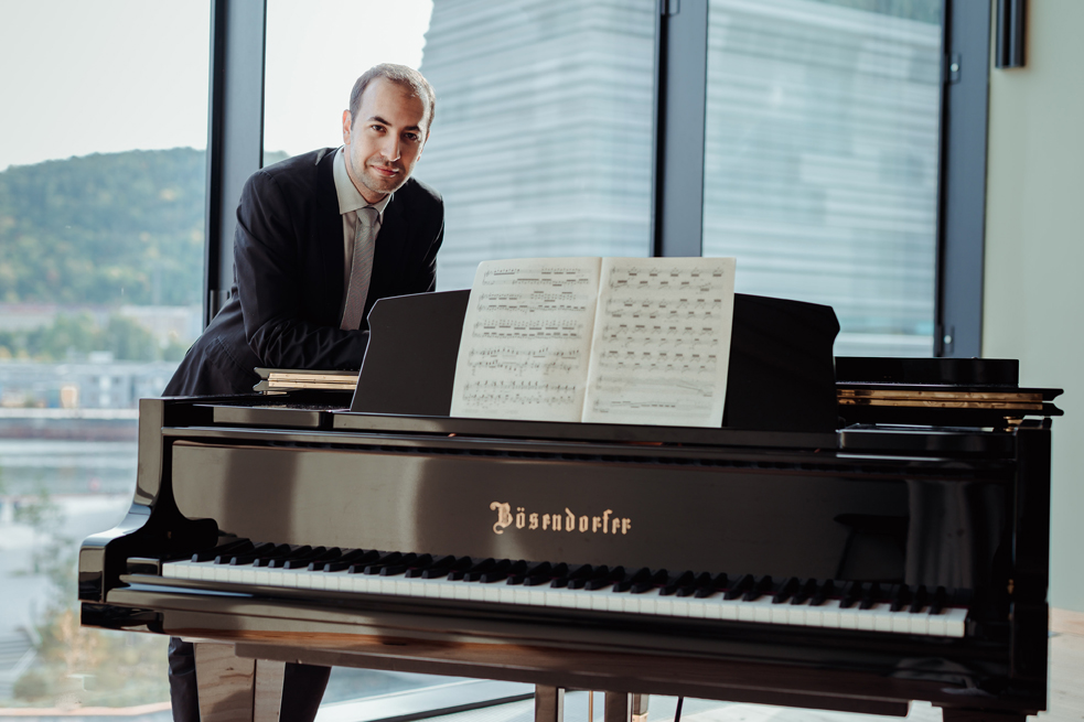 Interviu cu pianistul Dragoș Cantea, director artistic al Classix ...